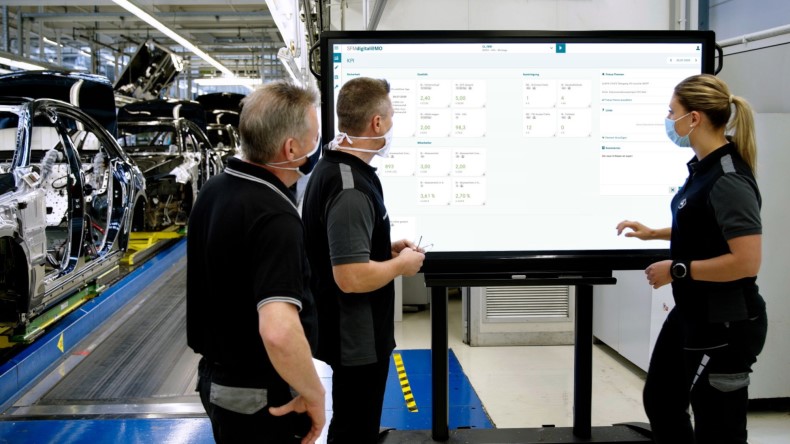Daimler Digitalization Strategy Revolutionizes Factory Floor With MO360 ...